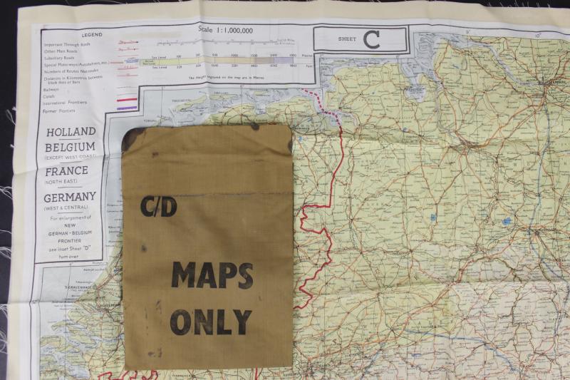 CS Militaria | WW2 British RAF Map Pouch & Map